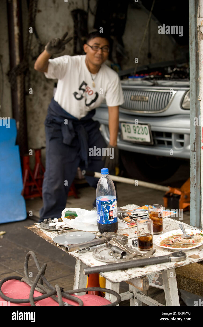 Car mechanic eating hi-res stock photography and images - Alamy