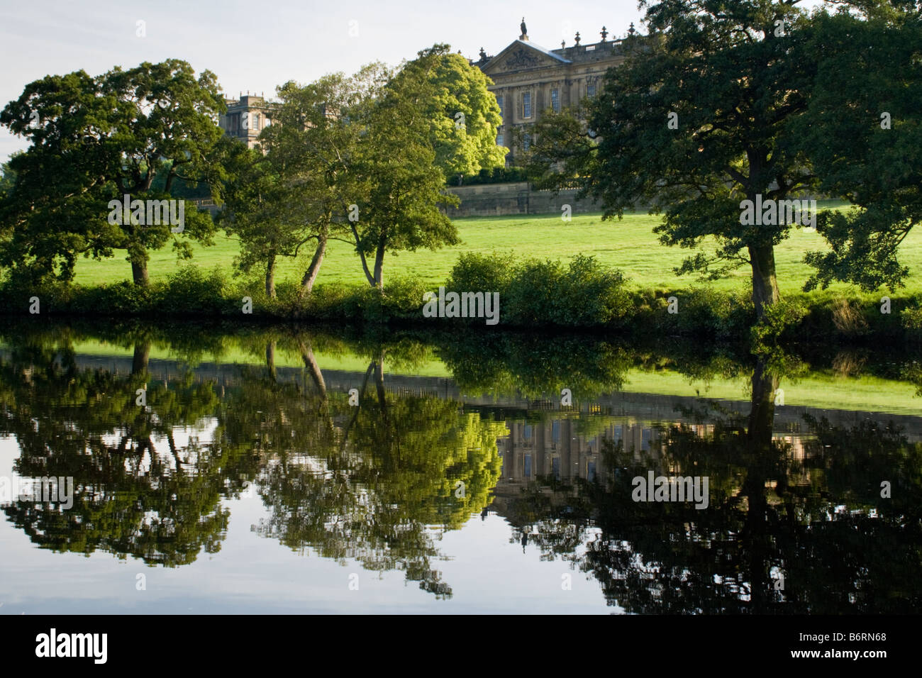 Chatsworth house river derwent peak hi-res stock photography and images ...