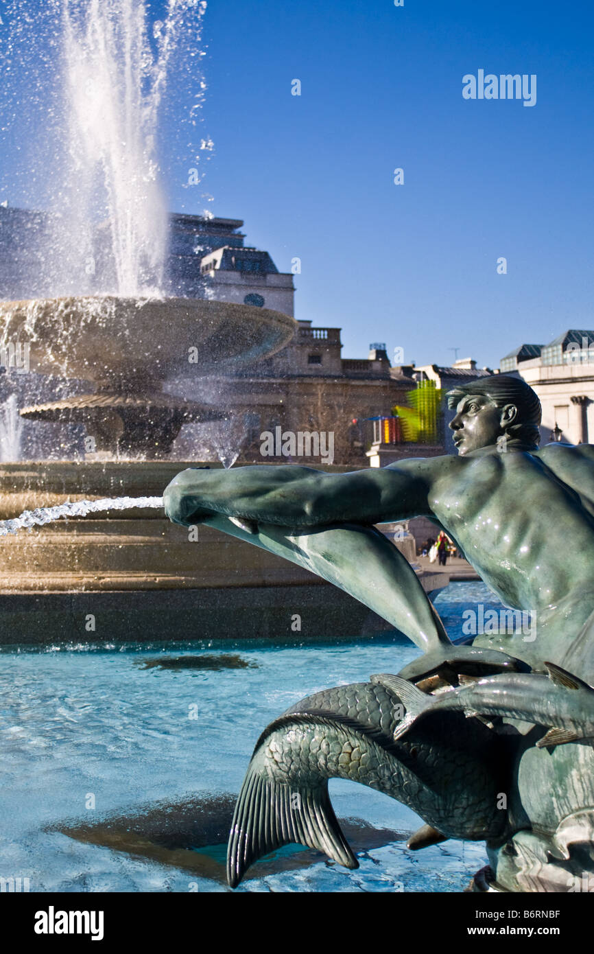 Fountain and water spout sculpture trafalgar square hi-res stock ...