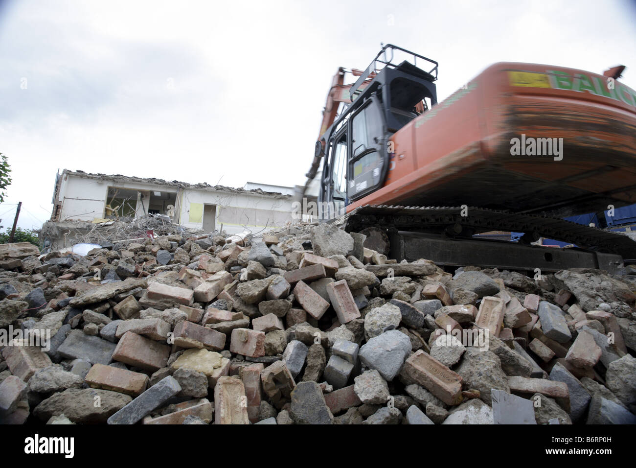 Demolition pile hi-res stock photography and images - Alamy