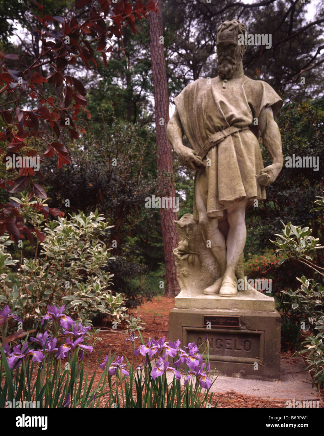 Garden Statue of Angelo with Flowers Stock Photo - Alamy