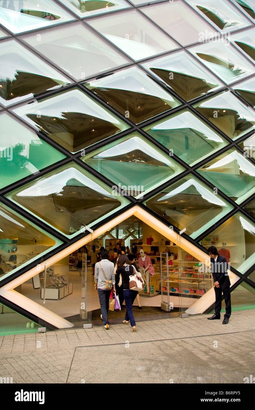 Japanese fashion shop entrance in Tokyo Stock Photo - Alamy