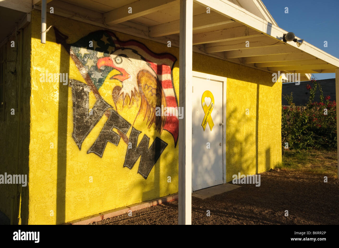 A VFW building in Phoenix Arizona painted yellow Stock Photo - Alamy