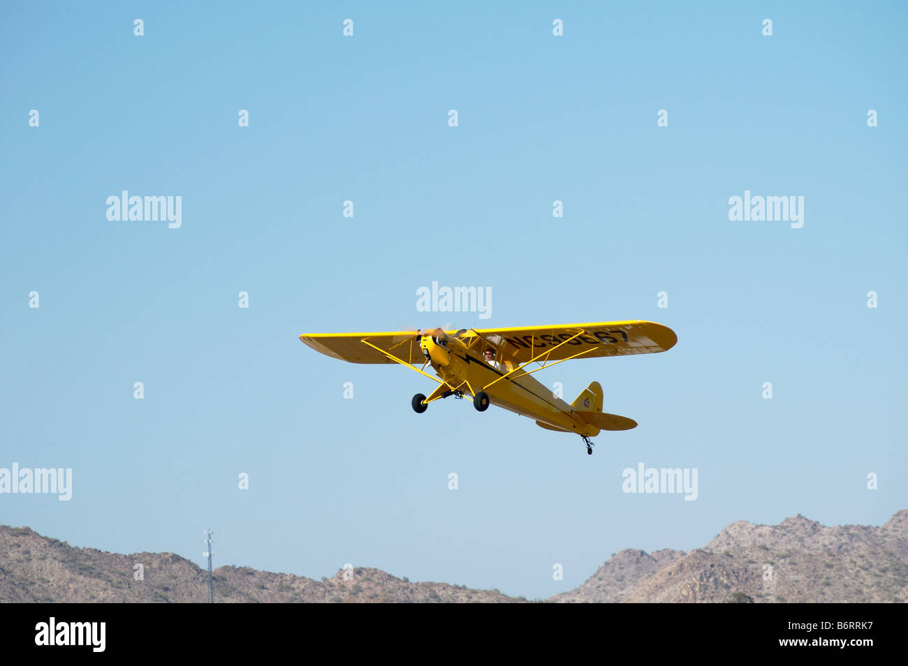 Piper j 3 cub hi-res stock photography and images - Alamy