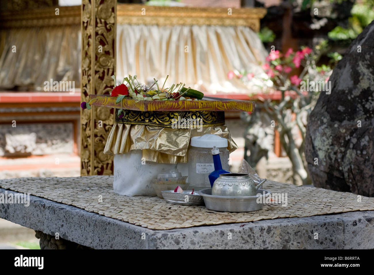 Offering gods hi-res stock photography and images - Alamy