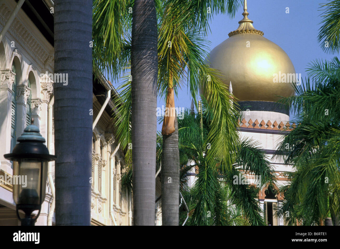 arab street mosque singapore Stock Photo - Alamy