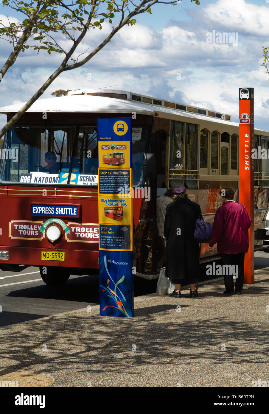 Trolley bus at Echo Point in Australia's Blue Mountains Stock Photo - Alamy