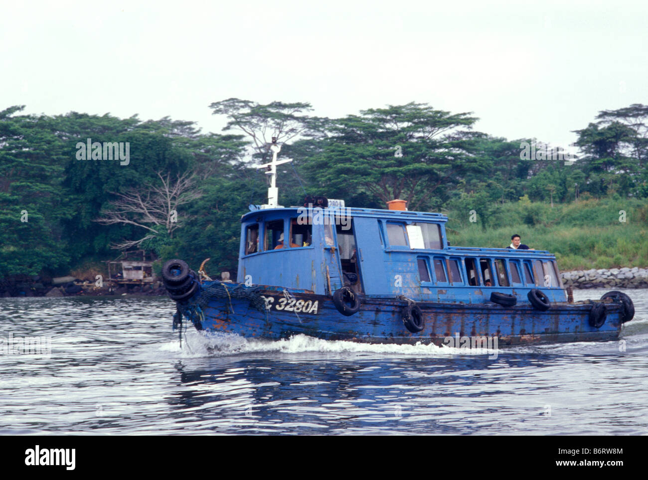 ferry pulau ubin singapore Stock Photo - Alamy