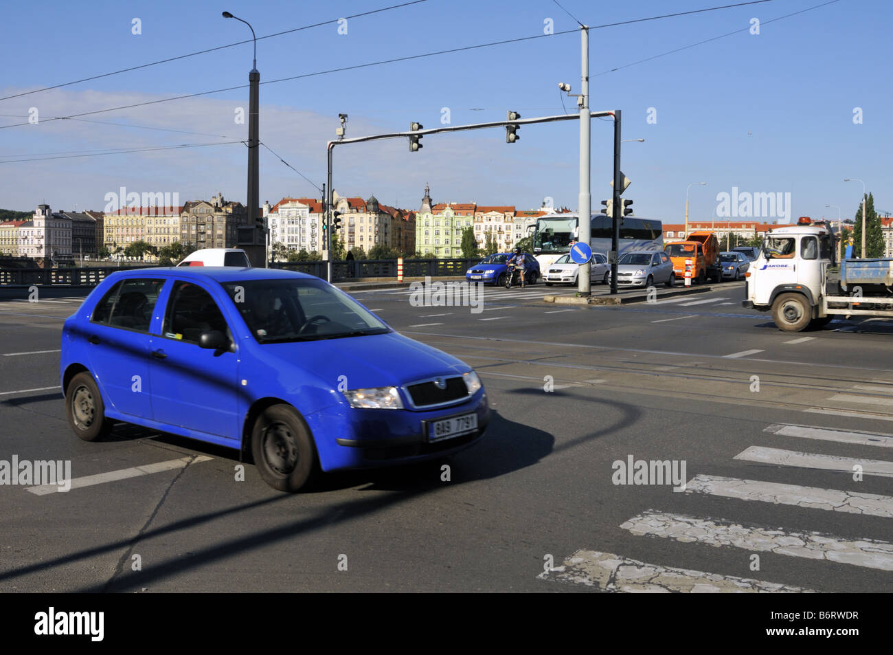 Car traffic on bridge crossing hi-res stock photography and images - Alamy