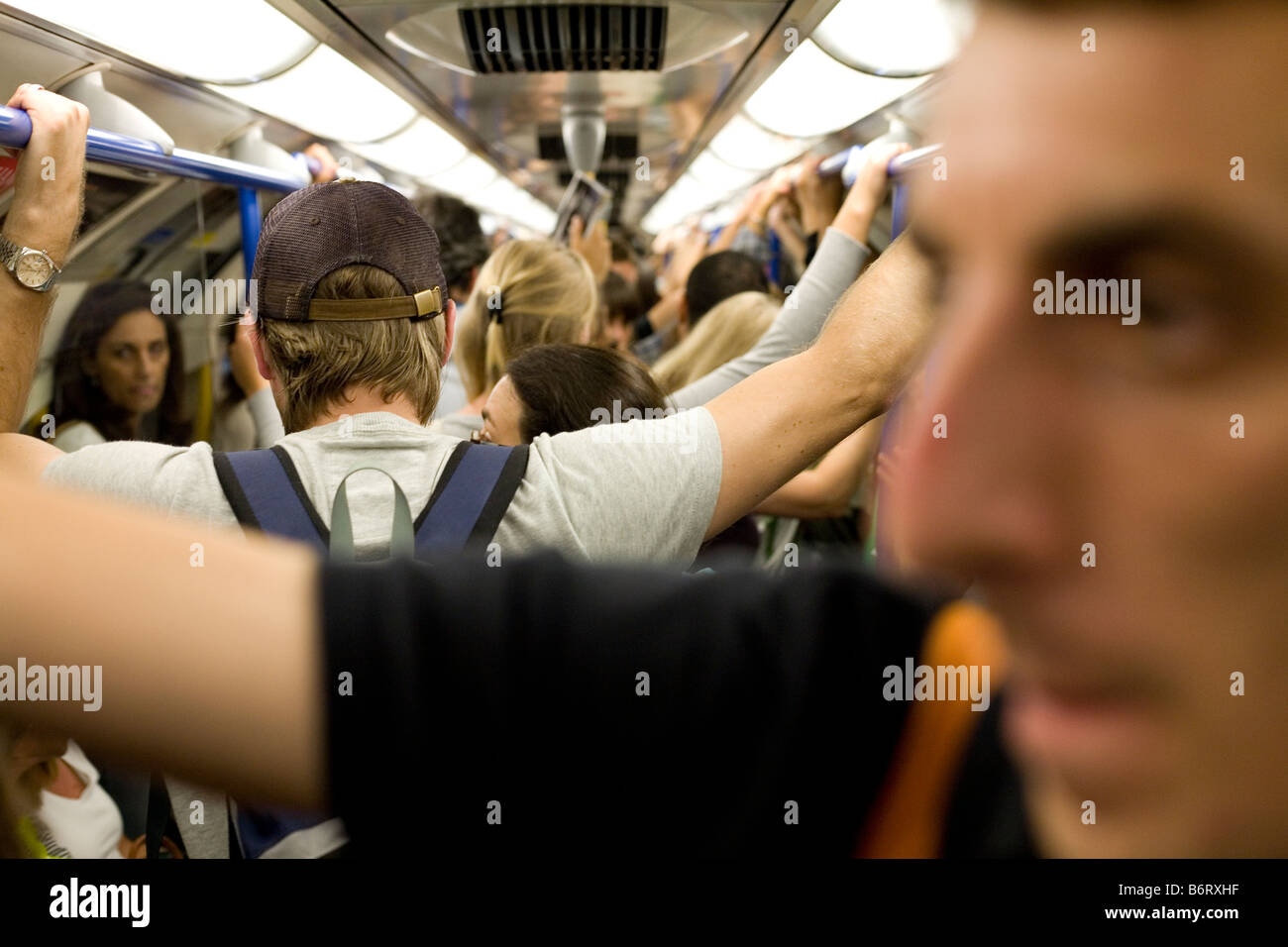 Crowded packed london underground tube hi-res stock photography and ...