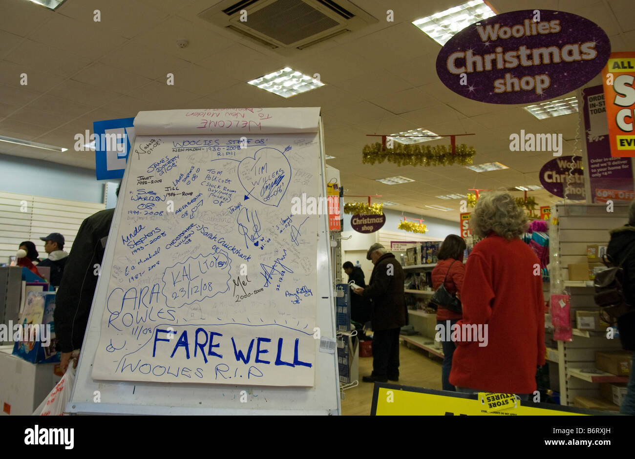 A Customer message board saying goodbye to Woolies New Malden UK Stock ...