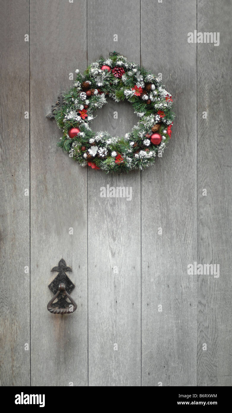 Solid wreath hi-res stock photography and images - Alamy