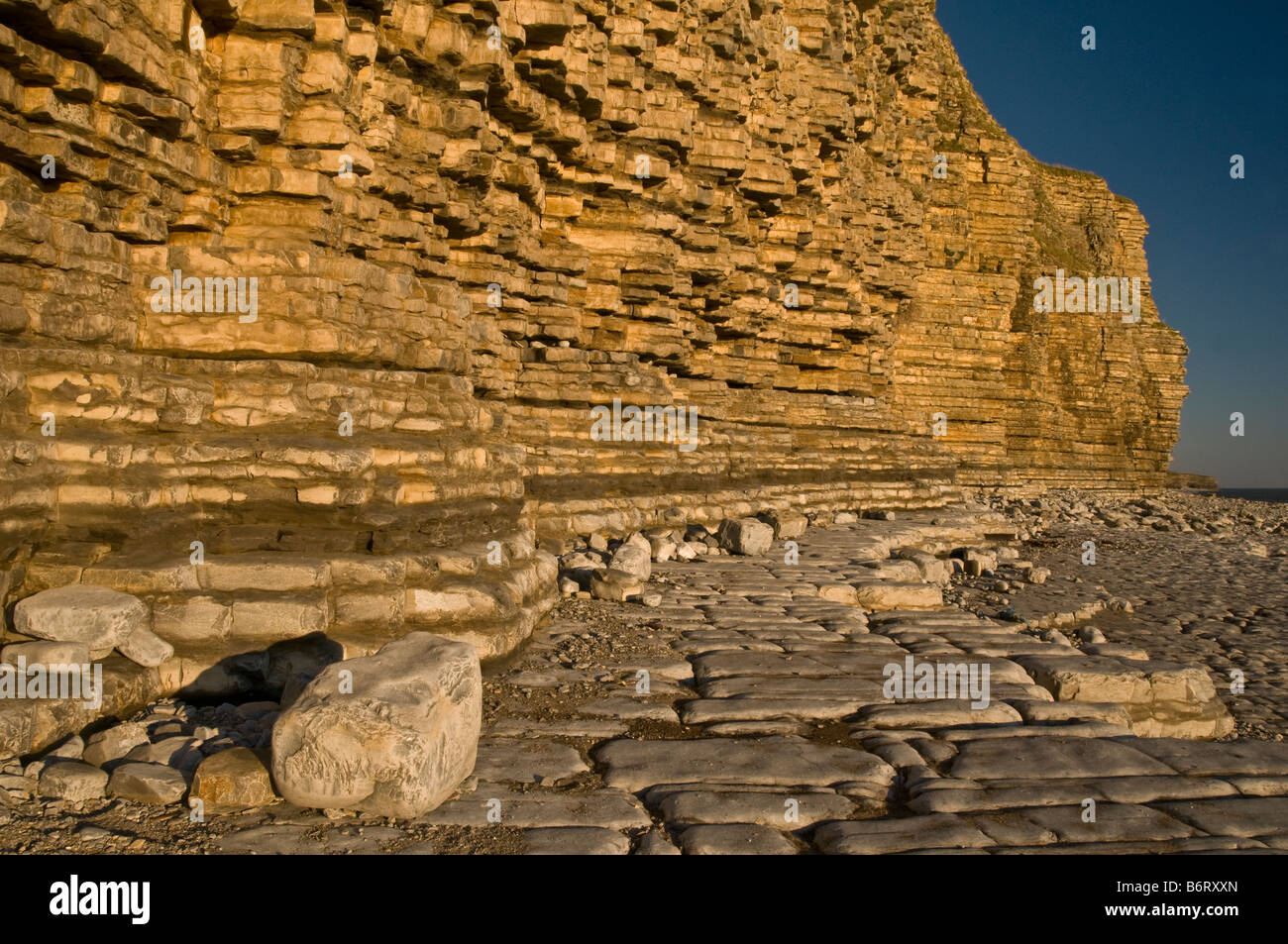 Jurassic coast cliffs blue lias hi-res stock photography and images - Alamy