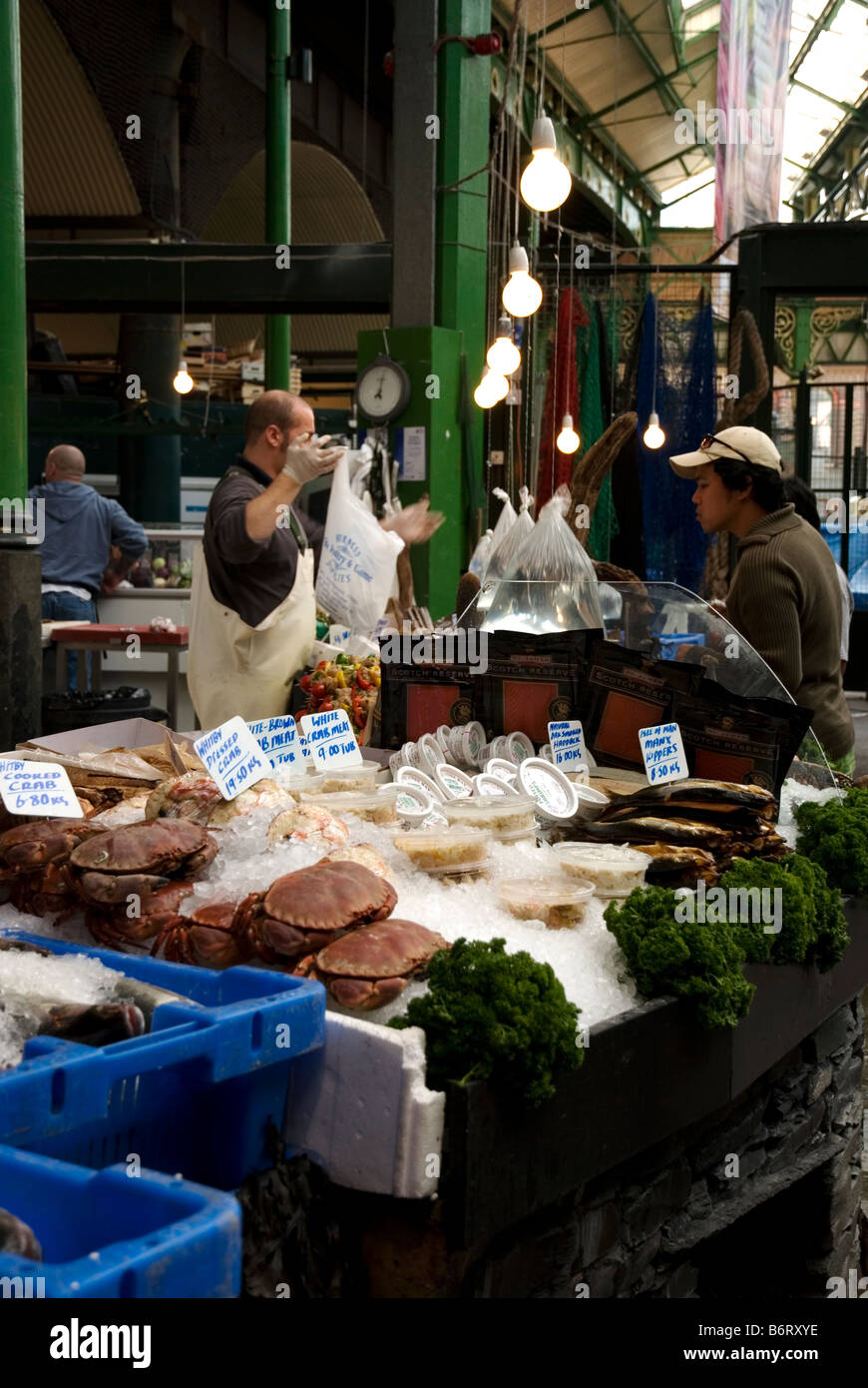 Shopping seafood hi-res stock photography and images - Alamy