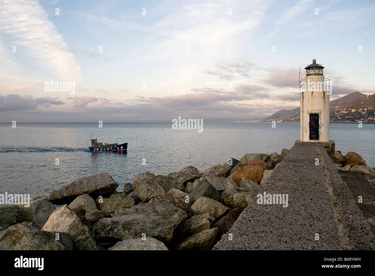 Lighthouse at beach hi-res stock photography and images - Alamy