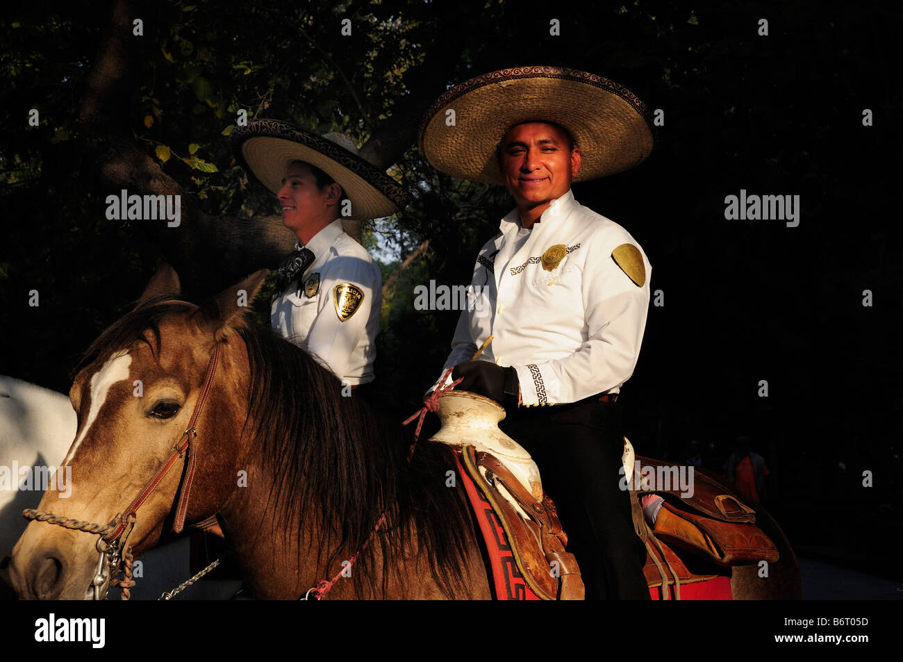 Mexican policeman policemen police officer hi-res stock photography and ...