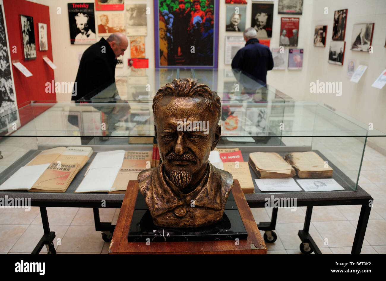 Bust of leon trotsky hi-res stock photography and images - Alamy