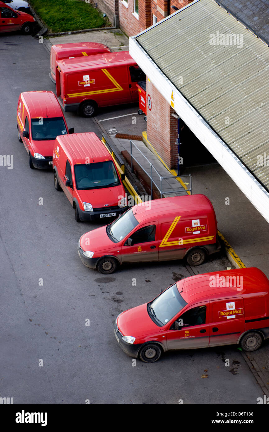 Post office delivery vans hi-res stock photography and images - Alamy