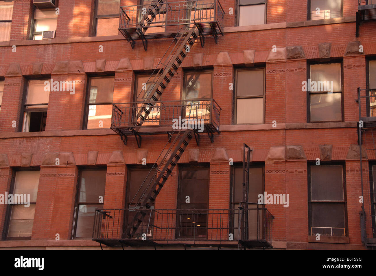 Tenement house new york hi-res stock photography and images - Alamy