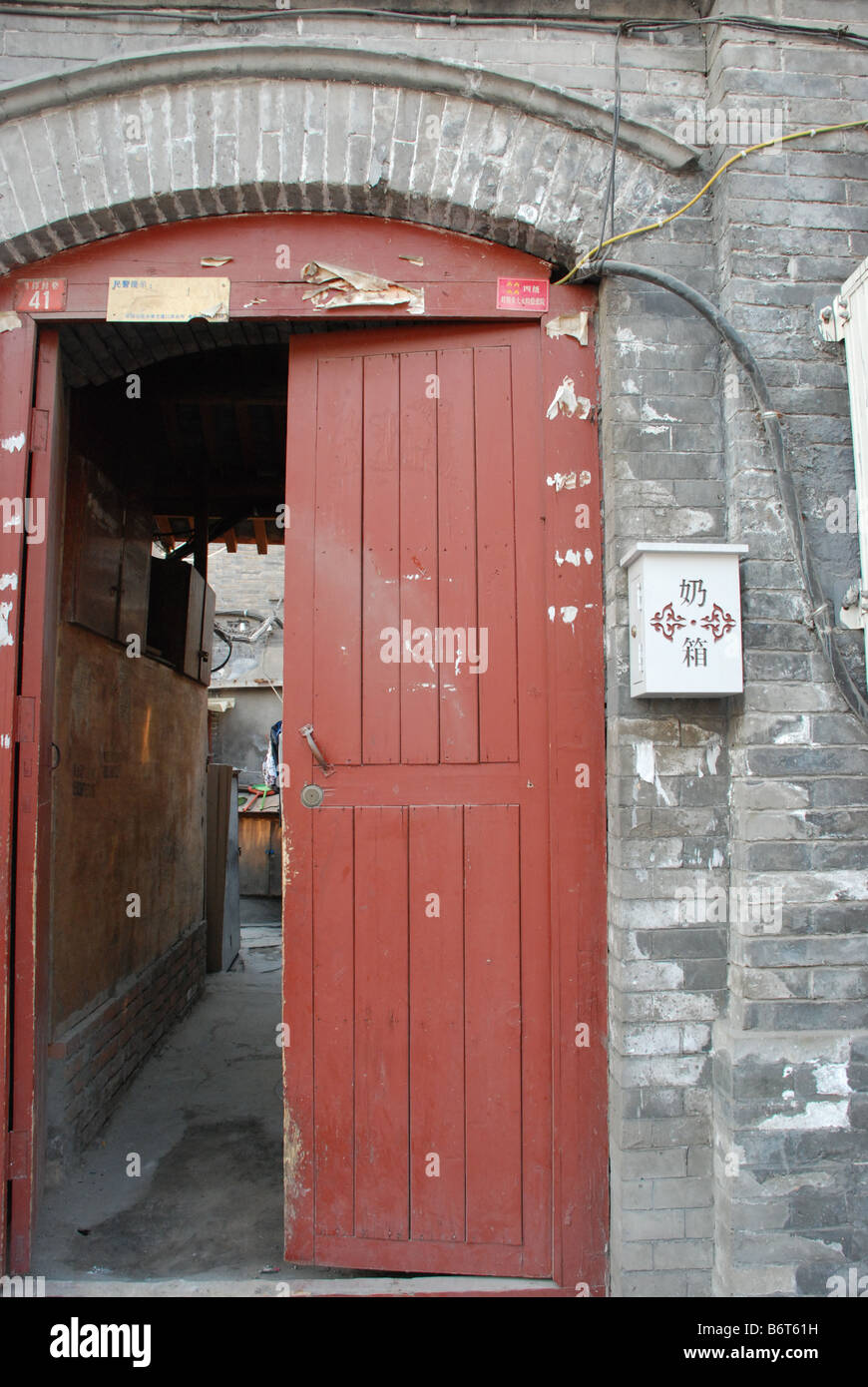 Front door of a hutong, Beijing Stock Photo - Alamy