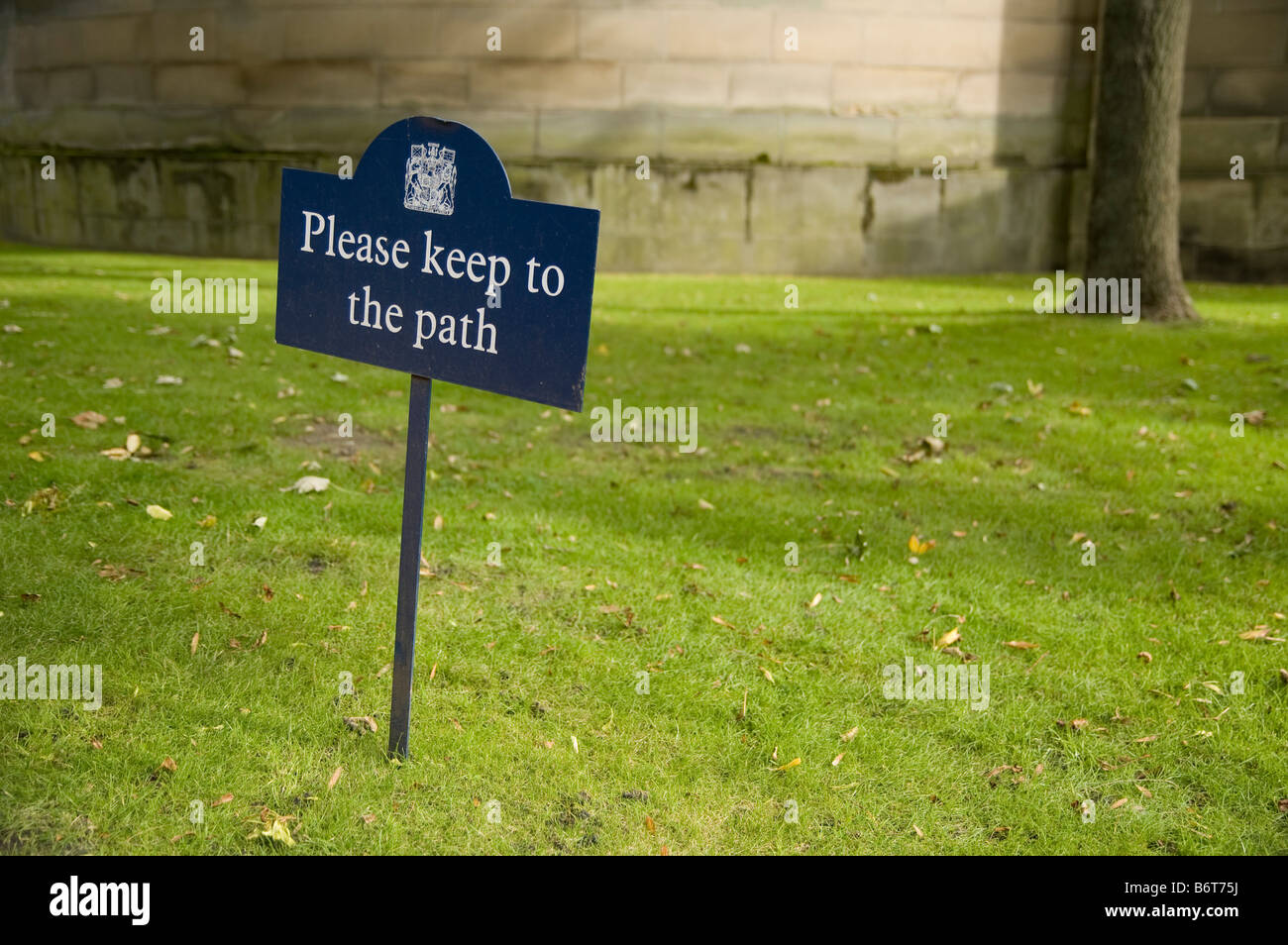 Please keep to the path sign hi-res stock photography and images - Alamy