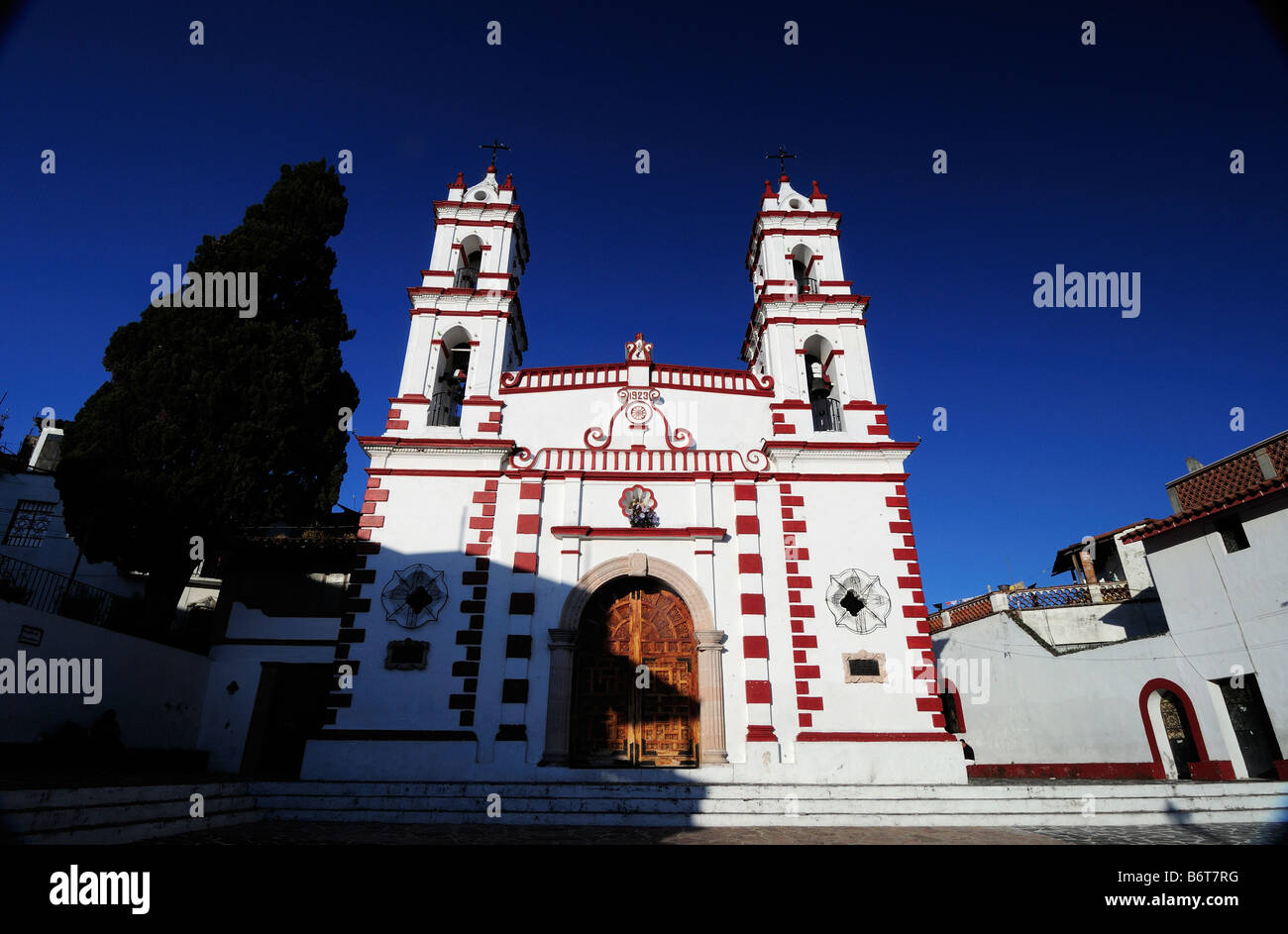 Mexican church Iglesia de Chavarreta, Taxco Stock Photo - Alamy