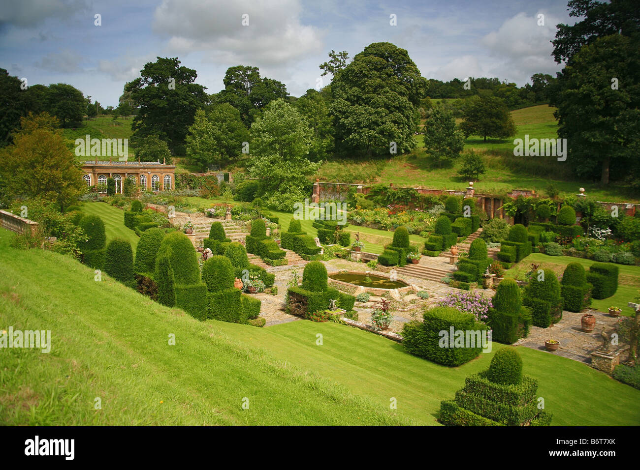 The Fountain Court in Mapperton House Gardens ("The Nation’s Finest ...