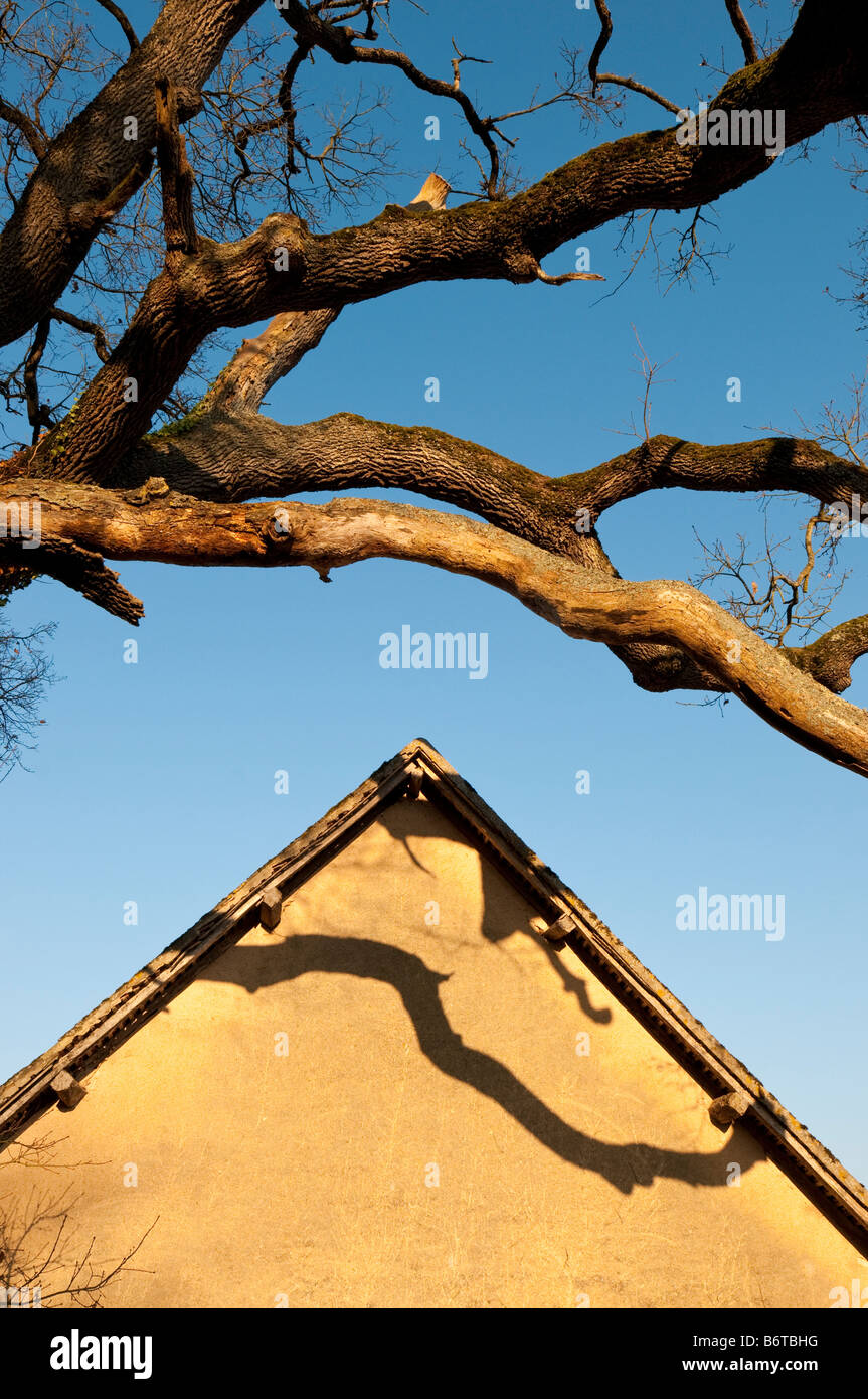 Overhanging wall hi-res stock photography and images - Alamy