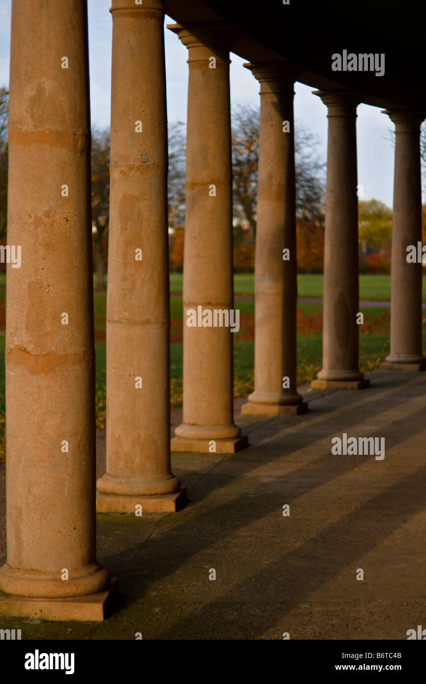 Curved pillars hi-res stock photography and images - Alamy