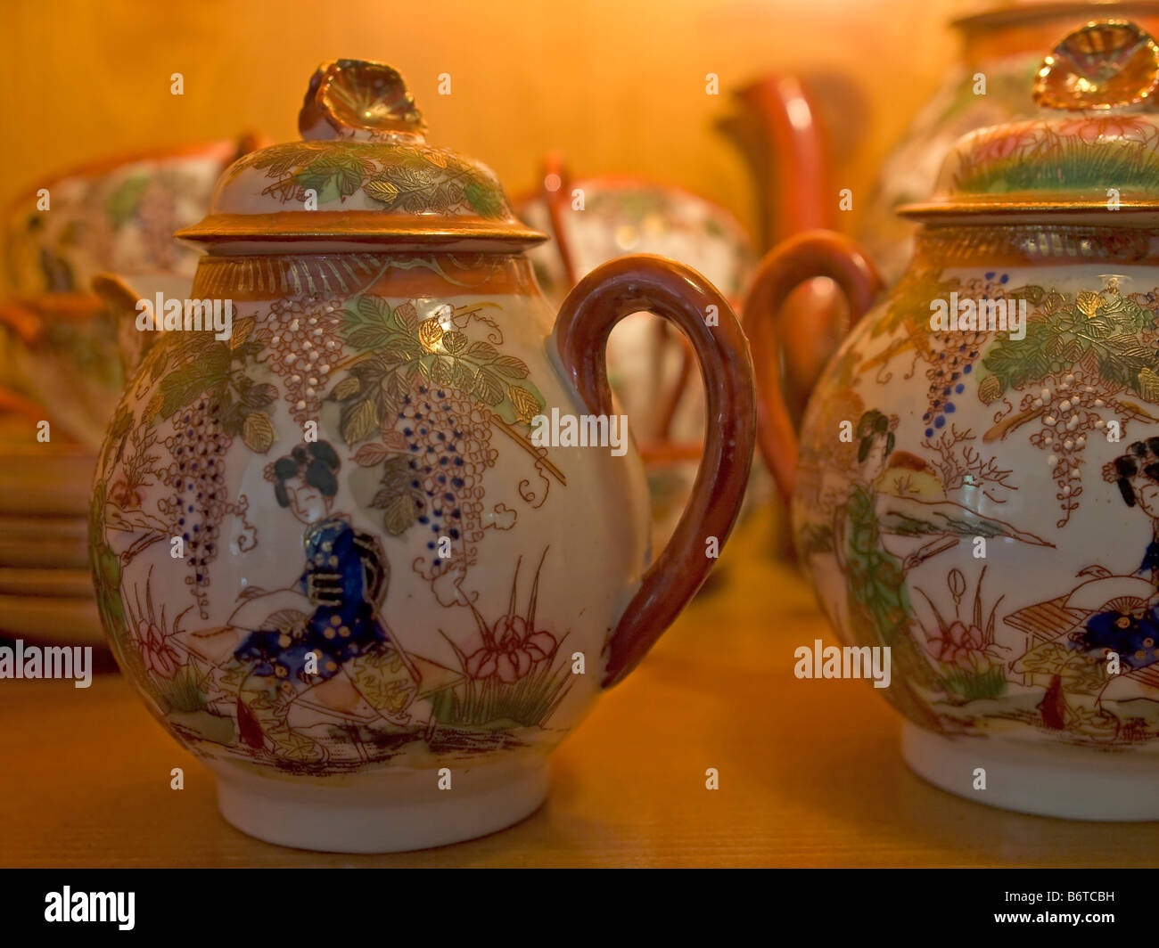 Colourful chinese porcelain hi-res stock photography and images - Alamy