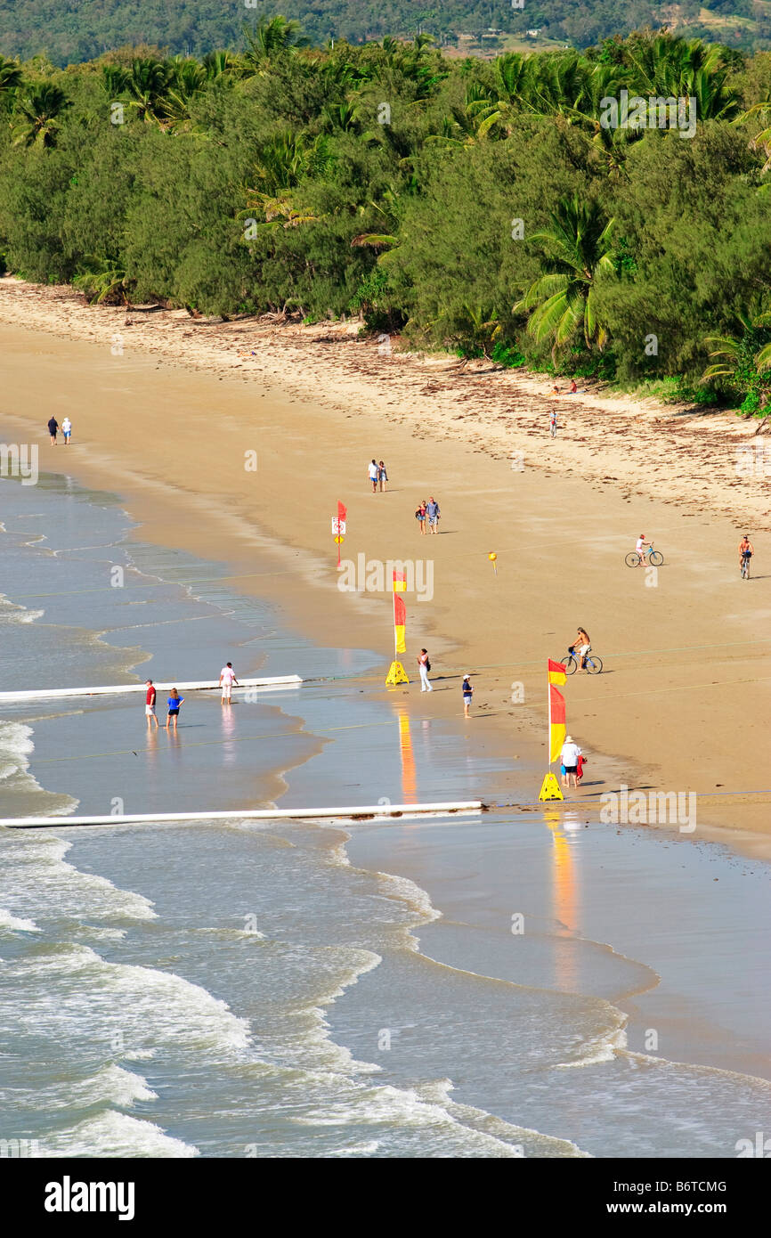 Four mile beach port douglas australia hi-res stock photography and ...