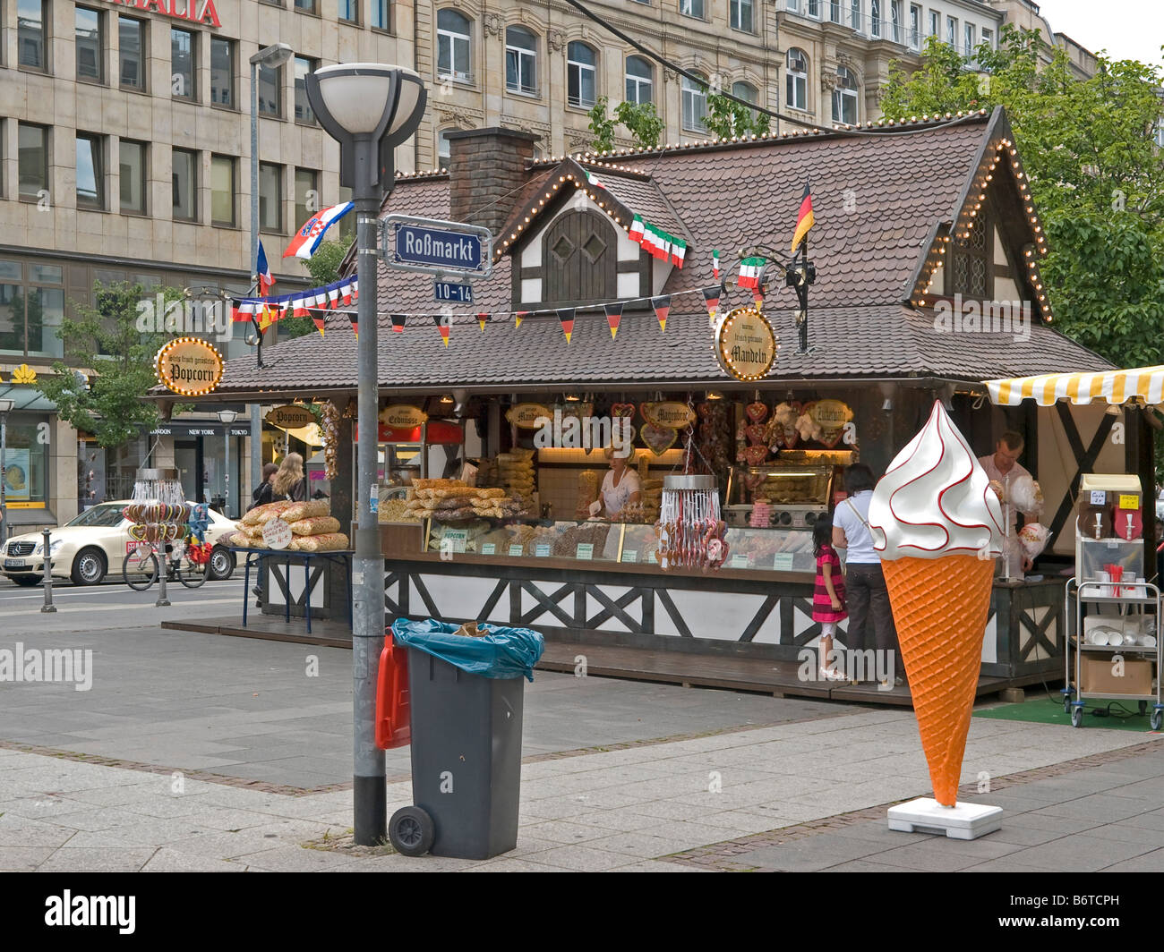 Sales booth hi-res stock photography and images - Alamy