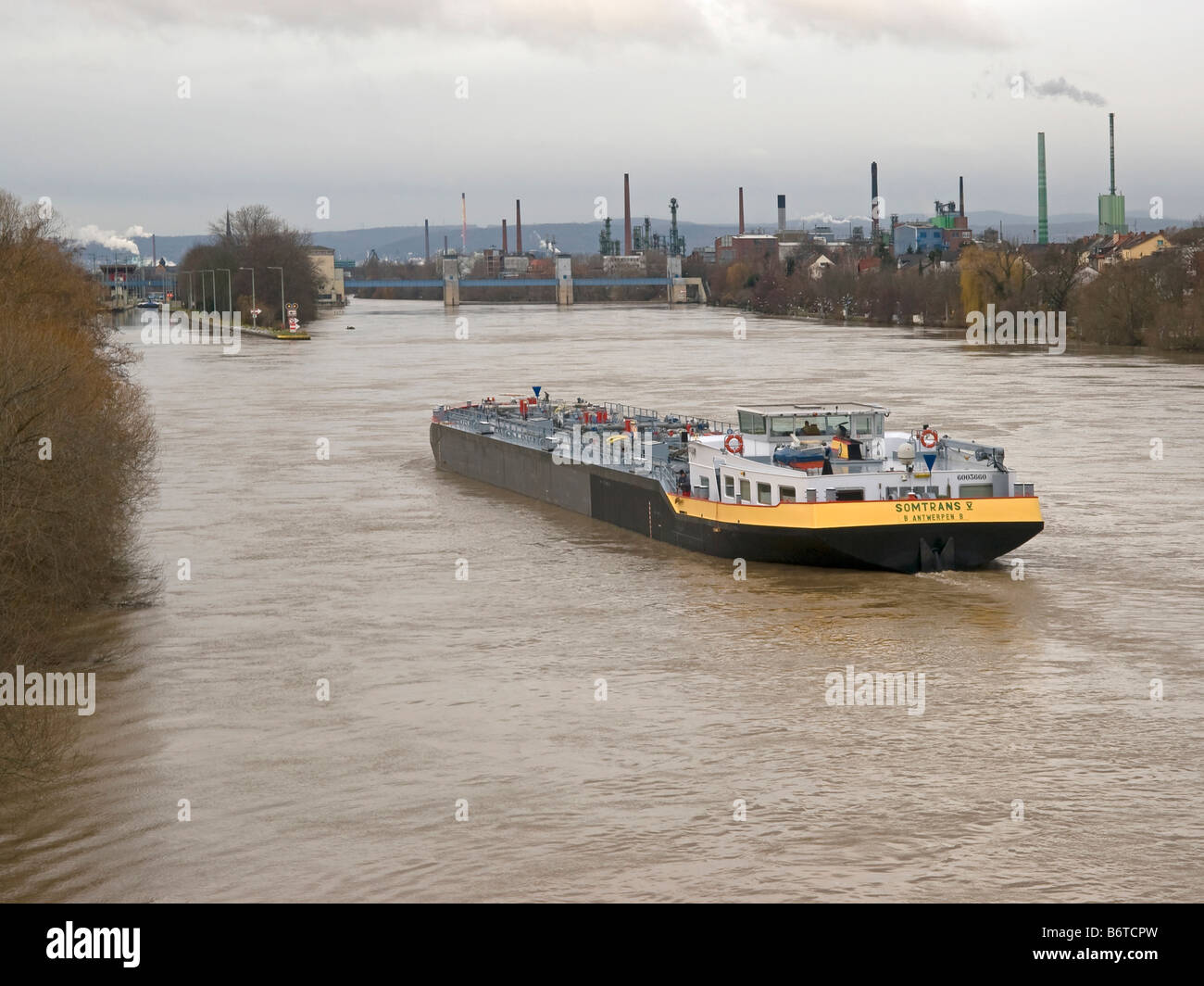 Barge on river main barrage hi-res stock photography and images - Alamy