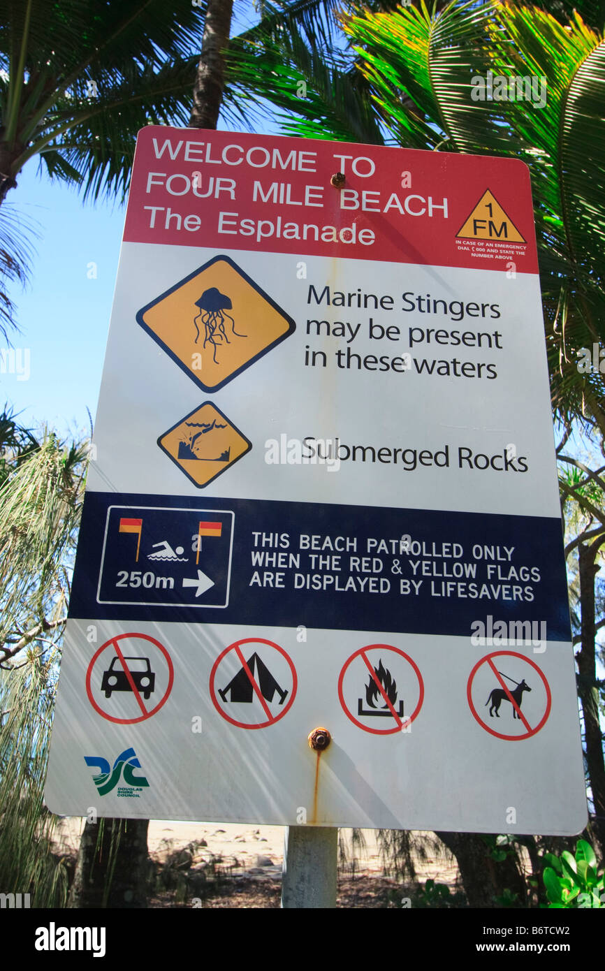 Australia jellyfish warning sign hi-res stock photography and images ...