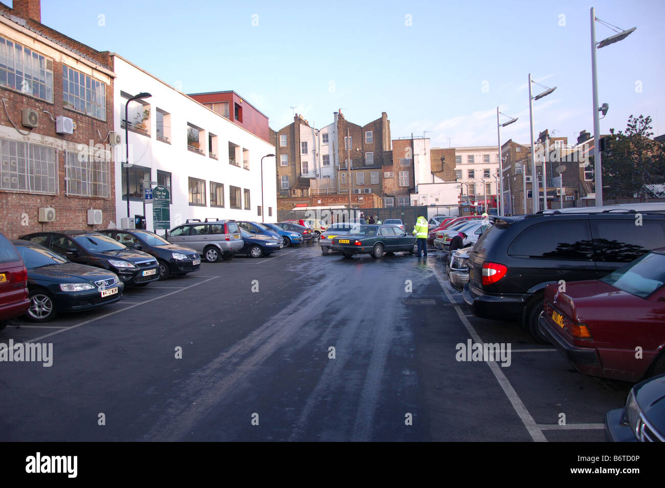 High street dalston london england hi-res stock photography and images ...