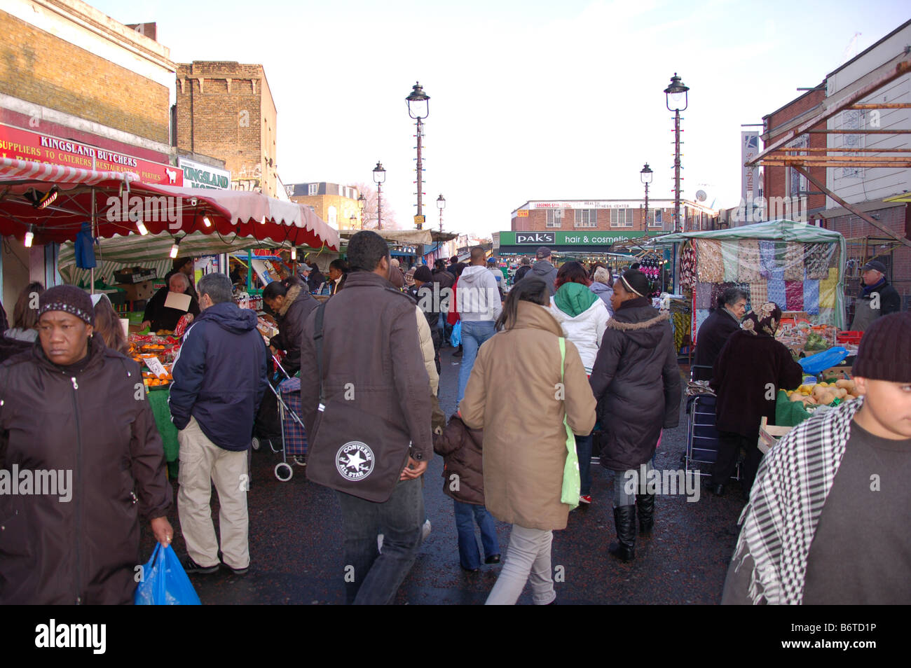 High street dalston london england hi-res stock photography and images ...
