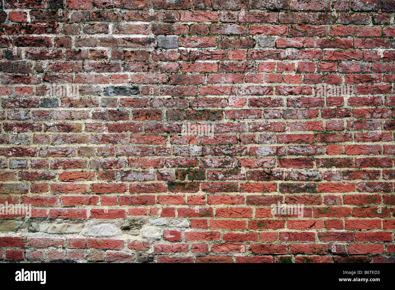 Crumbling brick wall hi-res stock photography and images - Alamy