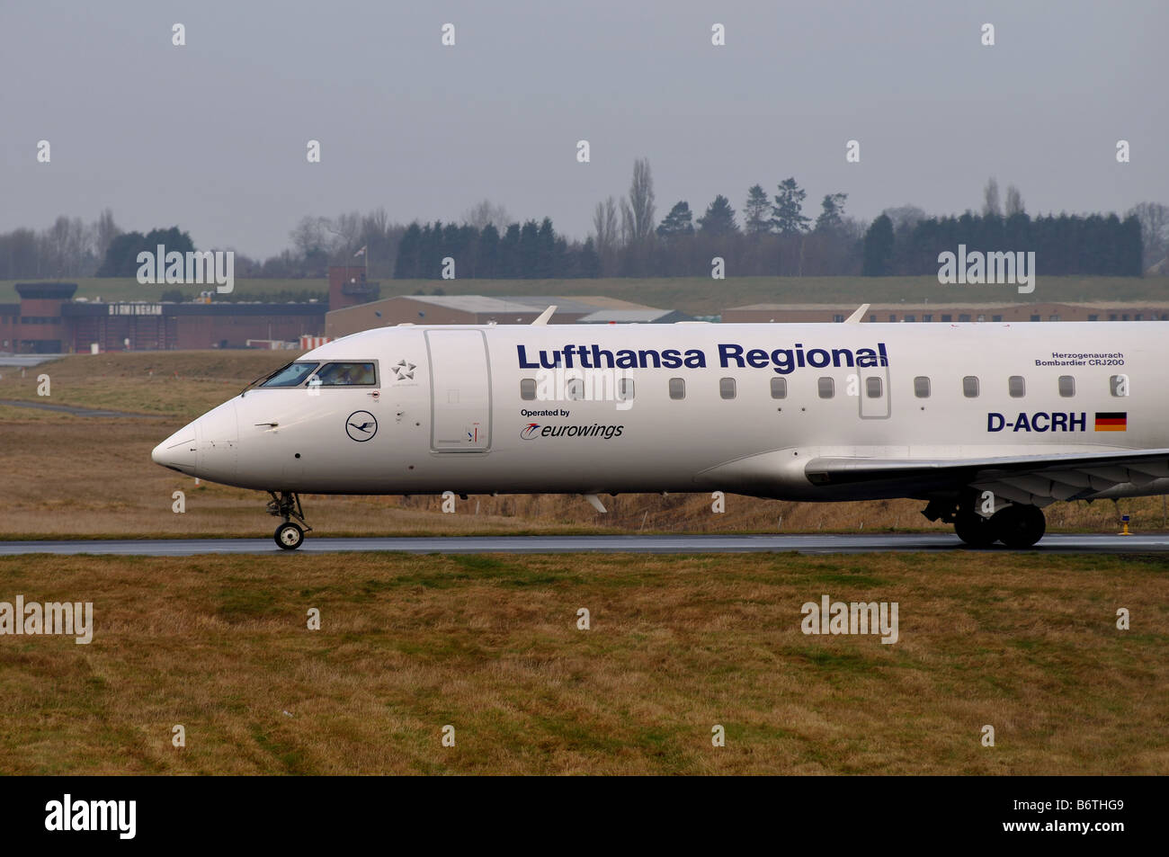 Bombardier crj200 regional jet hi-res stock photography and images - Alamy