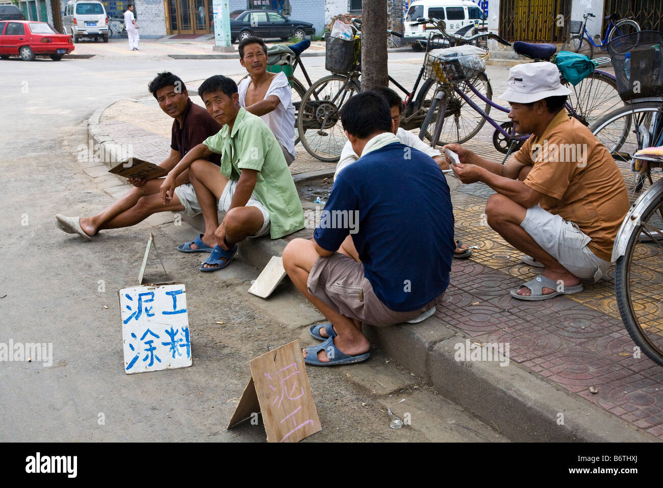 Chinese migrant workers at factories hi-res stock photography and ...
