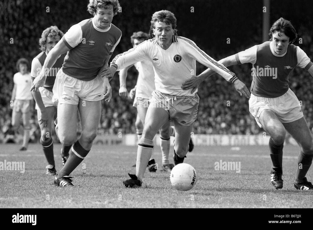 ARSENAL V ASTON VILLA AT HIGHBURY 1981 Willie Young Tony Morley David O ...