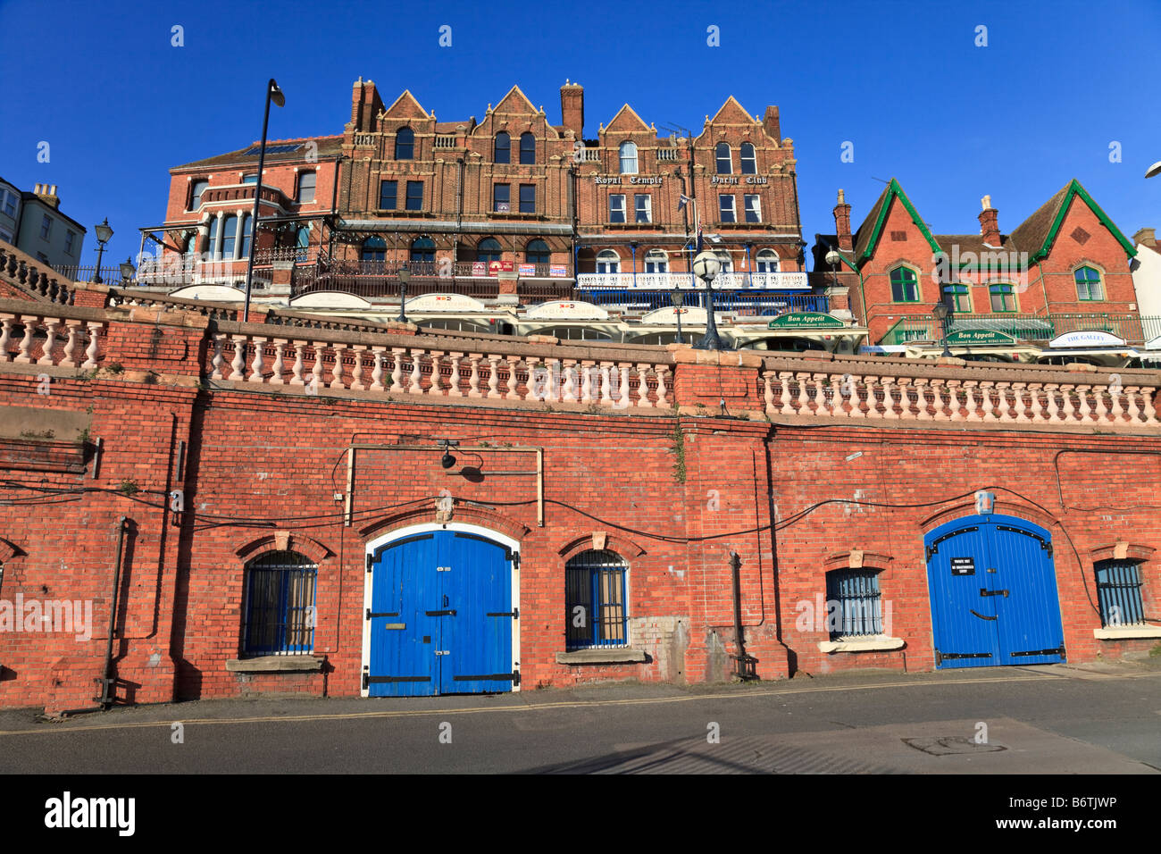 Matching arches hi-res stock photography and images - Alamy