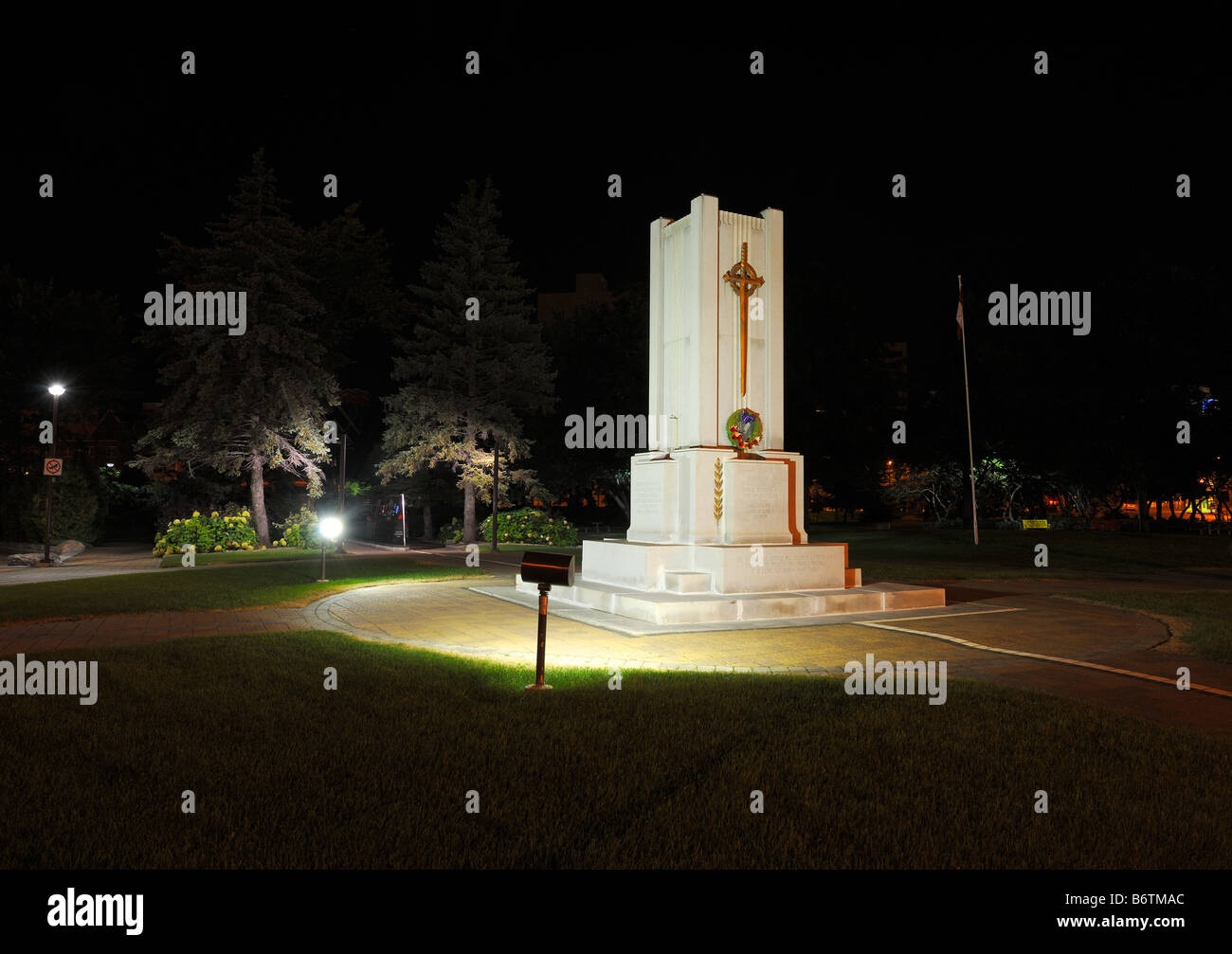 Ontario cenotaph hi-res stock photography and images - Alamy