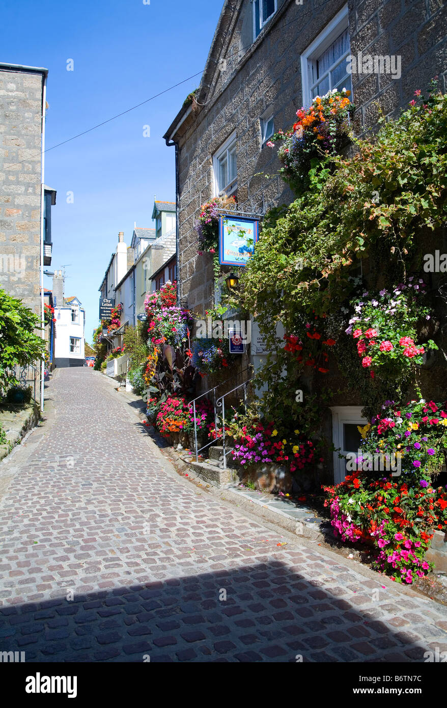 Cobbled street in St Ives, Near Penzance West Cornwall UK Stock Photo ...