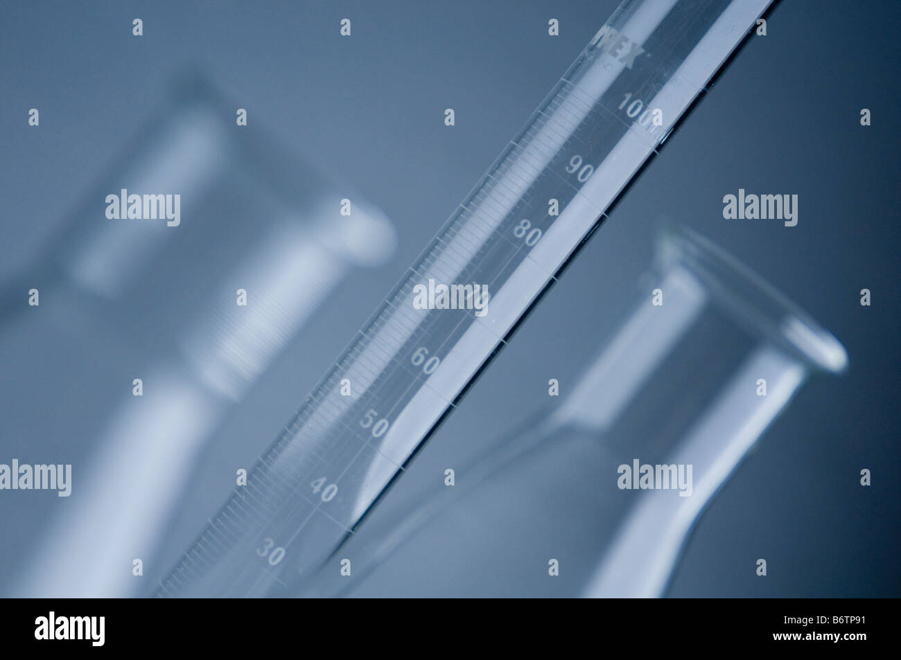 Measuring vessel scientific hi-res stock photography and images - Alamy