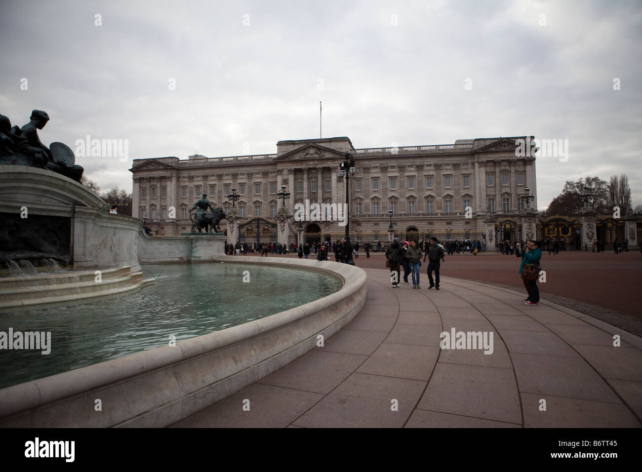 outside view of buckingham palace Stock Photo - Alamy