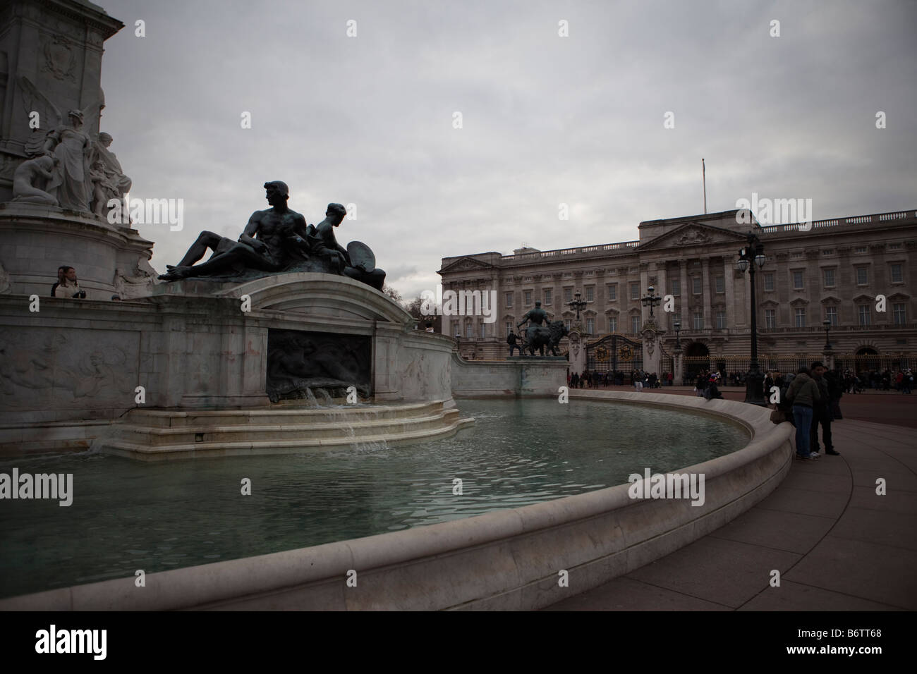outside view of buckingham palace Stock Photo - Alamy