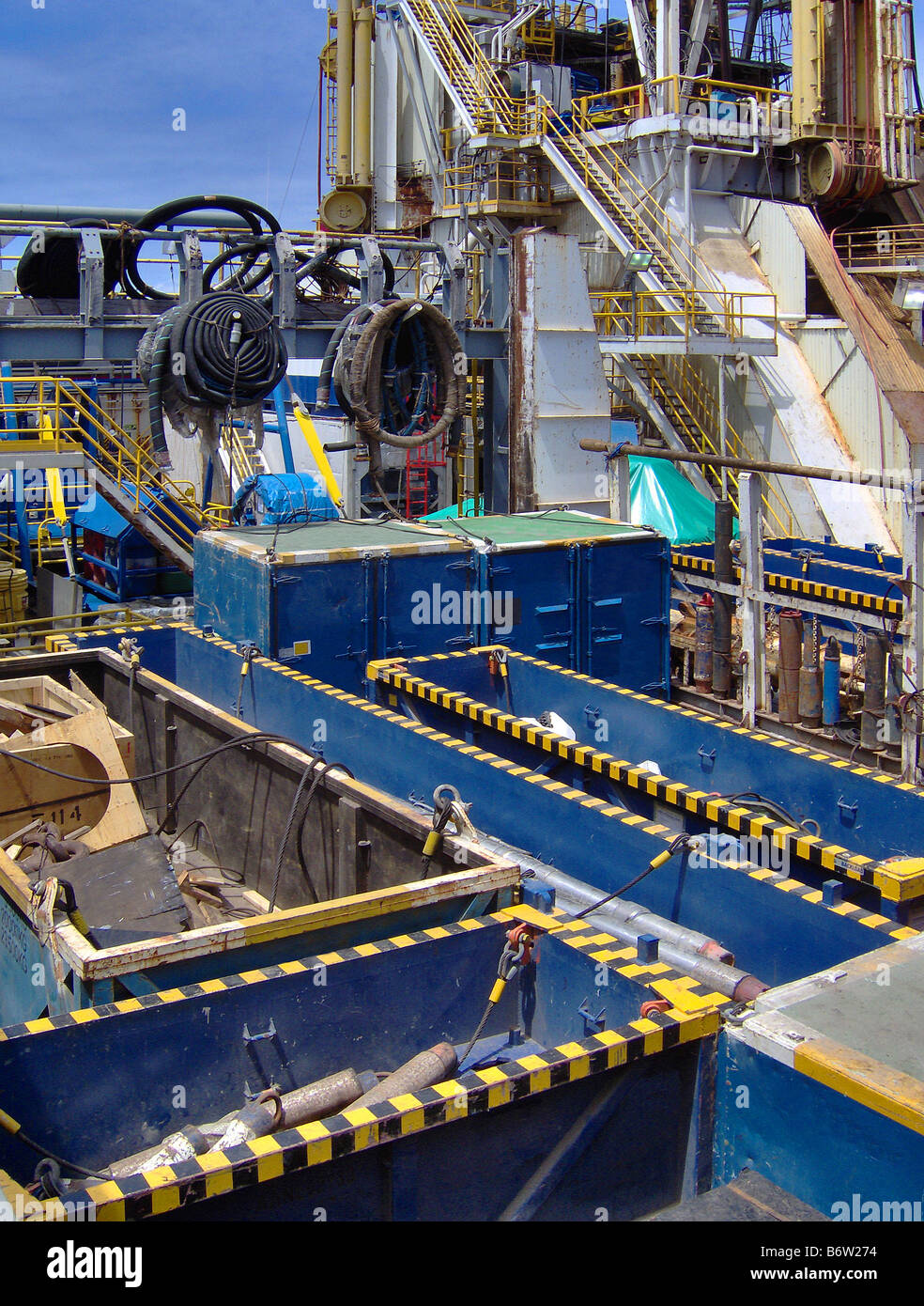 DECK OF SEMI SUBMERSIBLE OIL RIG Stock Photo - Alamy