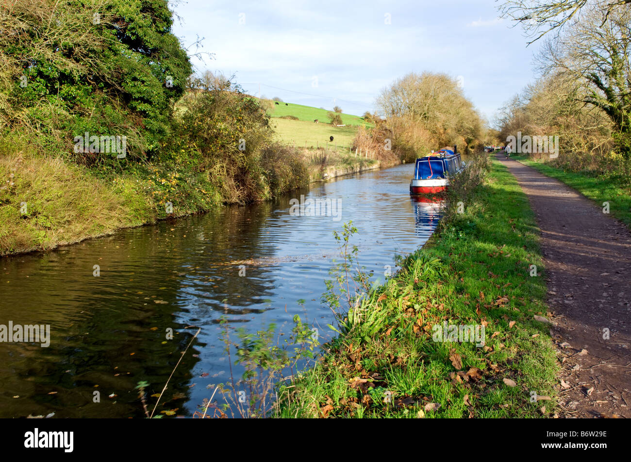 Houseboat moored on canal hi-res stock photography and images - Alamy