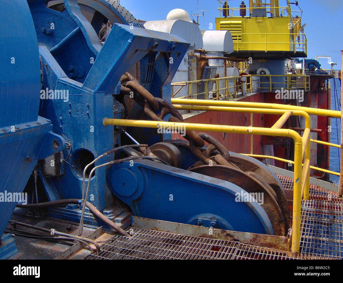 ANCHOR WINCH ON DECK OF SEMI-SUBMERSIBLE OIL RIG Stock Photo - Alamy