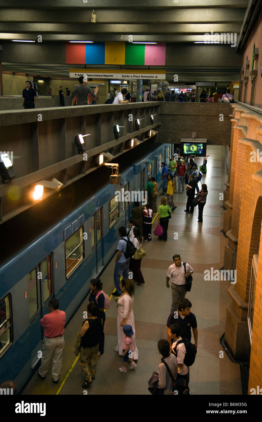 Commuters santiago metro station hi-res stock photography and images ...